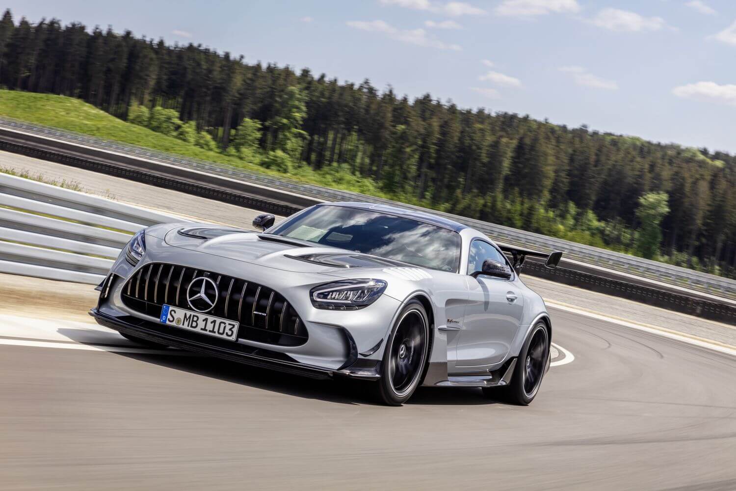 La Mercedes-AMG GT se transforme en supercar